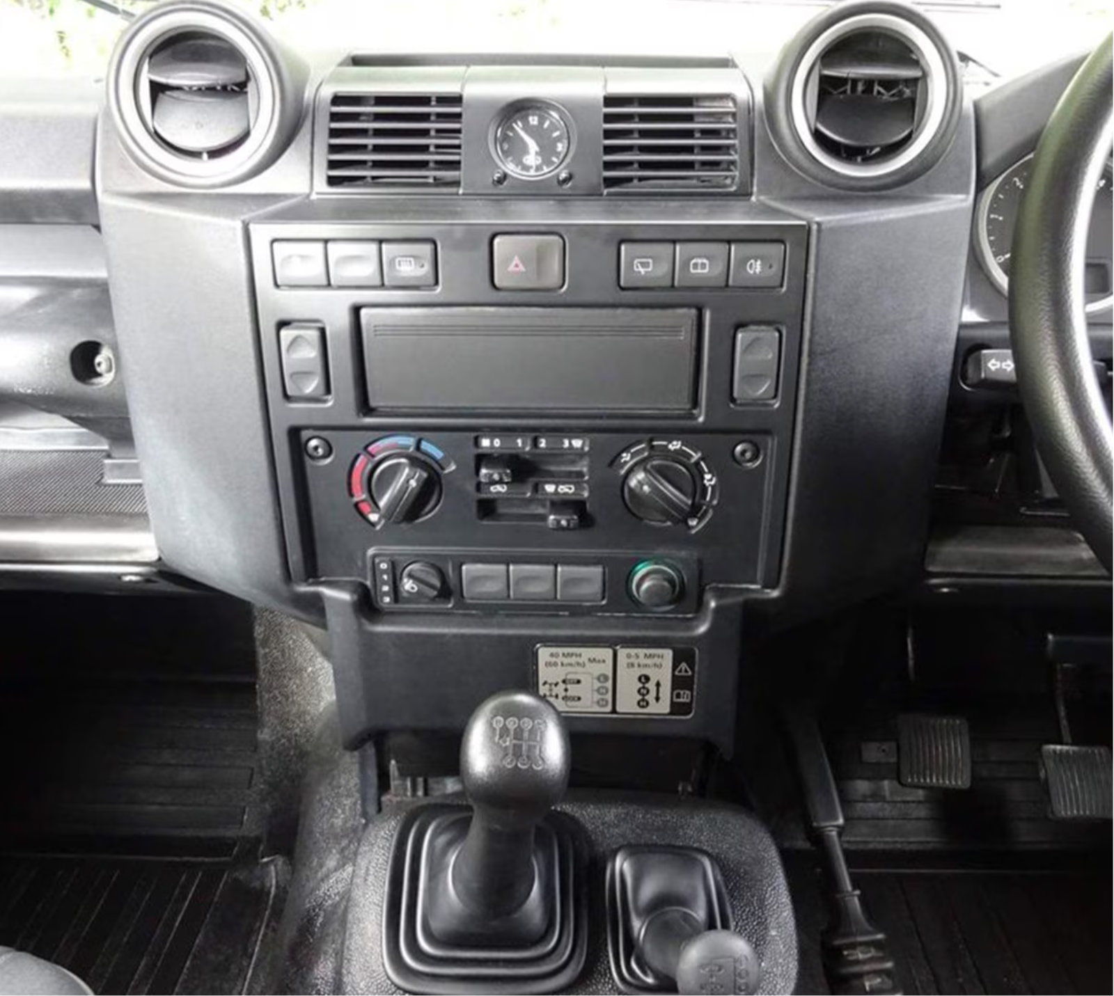 Stinger HEIGH10 Land Rover Defender Puma 10-inch multimedia ...